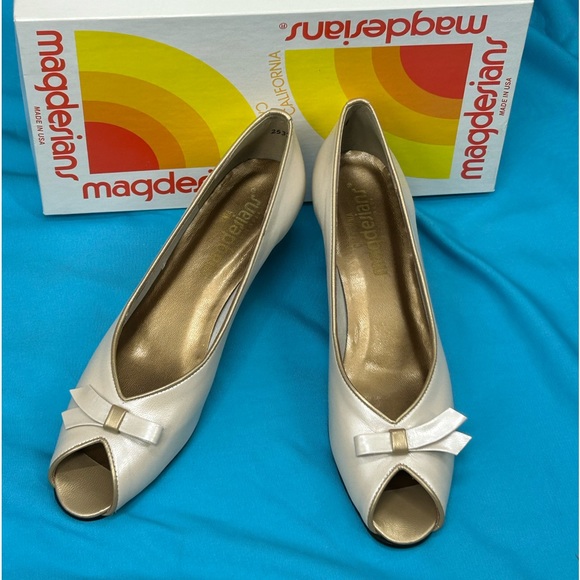 Magdesians | Shoes | Vintage Megdesians Beige Low Heel Leather Open Toe ...